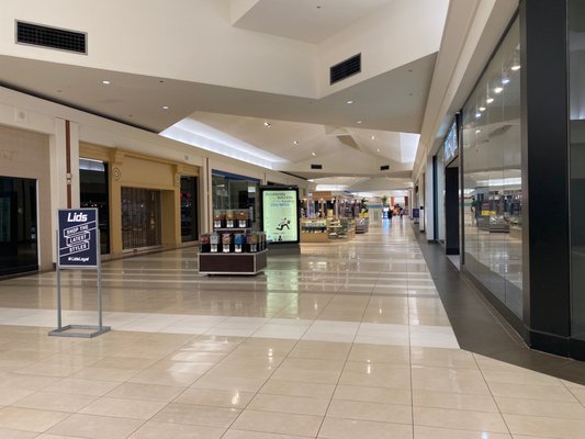 PIERRE BOSSIER MALL - Updated July 2025 - 16 Photos & 17 Reviews - 2950 ...