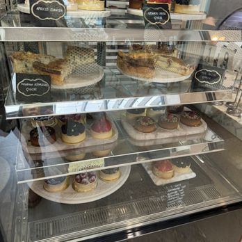 LE SAINT HONORE - Updated May 2024 - 40 Photos & 17 Reviews - 34255 ...