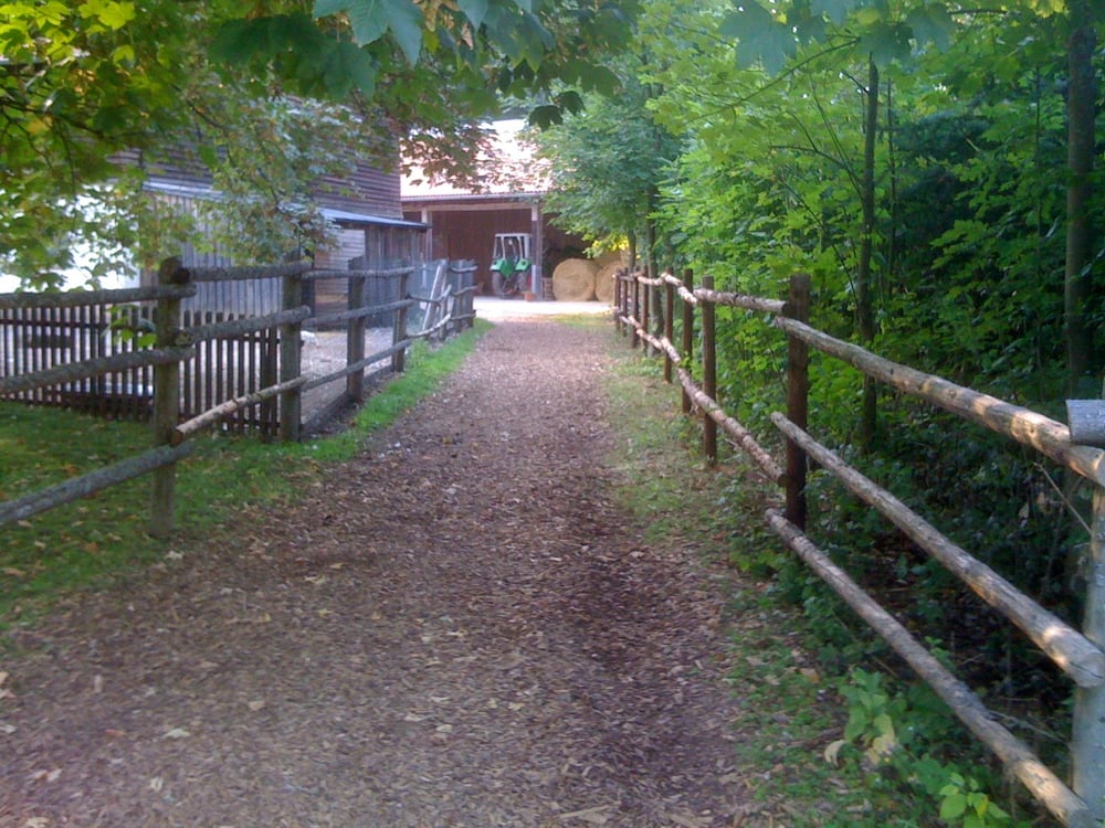 REITSTALL AM SCHLOSS GREIFENSTEIN - Greifenstein 2, Heiligenstadt ...