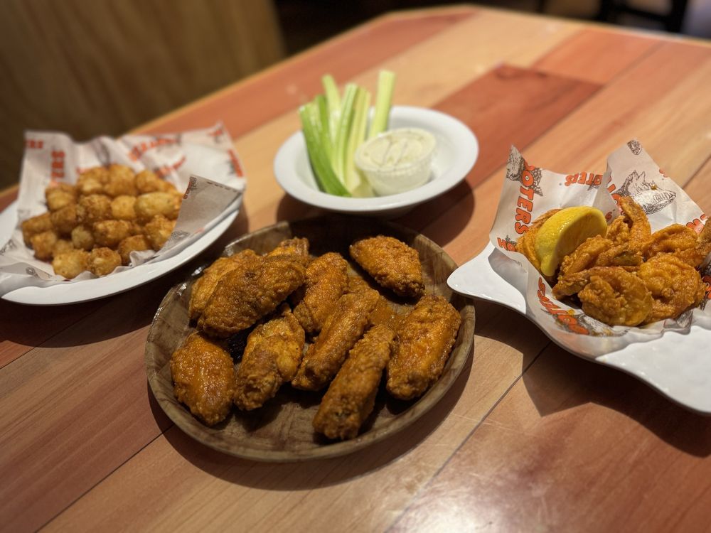 ORIGINAL HOOTERS - Updated December 2025 - 276 Photos & 252 Reviews ...