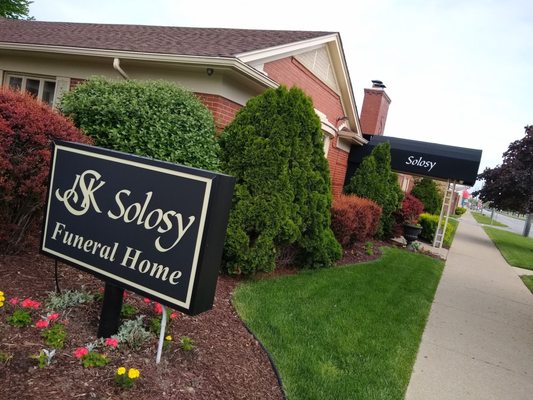 SOLOSY FUNERAL HOME - Updated August 2025 - 17 Photos - 3206 Fort St ...