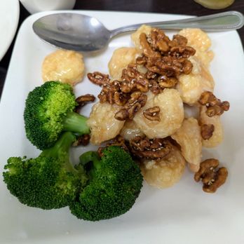 GOLDEN TREE RESTAURANT - Updated October 2025 - 435 Photos & 317 ...