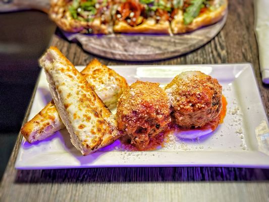 TAPS RESTAURANT BAR & LOUNGE - Updated December 2025 - 368 Photos & 394 ...