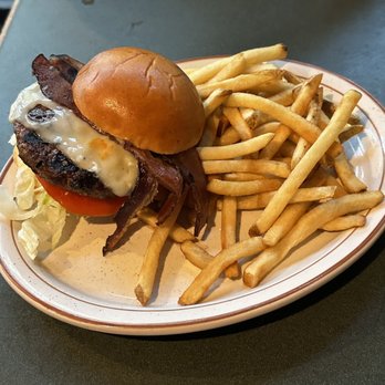 BUFF’S PUB - 171 Photos & 557 Reviews - 317 Washington St, Newton ...