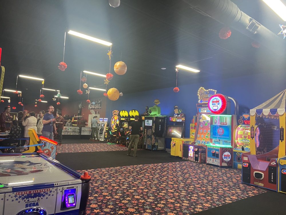 ROLLER CITY - 15 Photos & 16 Reviews - 6445 W Washington St ...