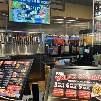 WINGBUCKET - Updated December 2025 - 559 Photos & 630 Reviews - 1200 ...