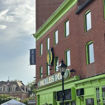 PICKLES PUB - Updated November 2025 - 350 Photos & 479 Reviews - 520 ...