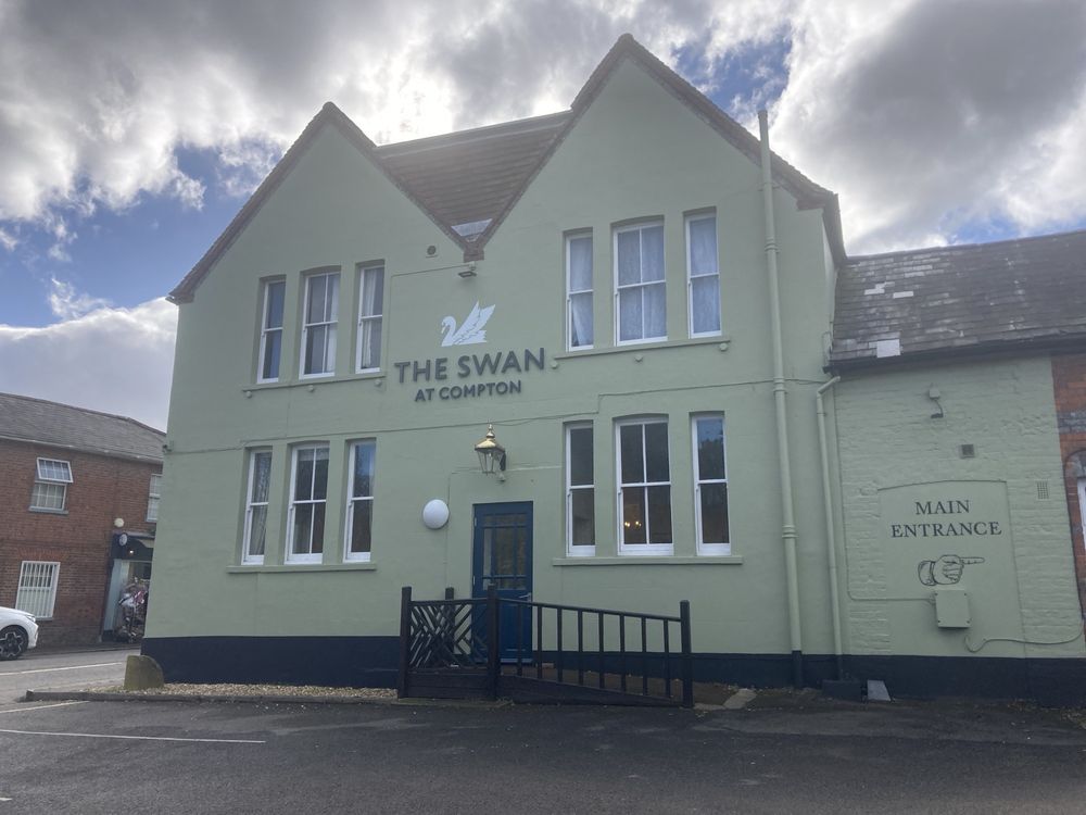THE COMPTON SWAN - Updated December 2025 - 13 Photos - High Street ...