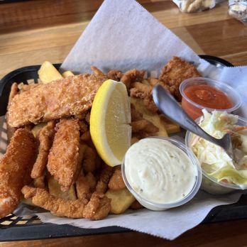 THE CHOWDER BARGE - Updated June 2024 - 1106 Photos & 640 Reviews - 611 ...