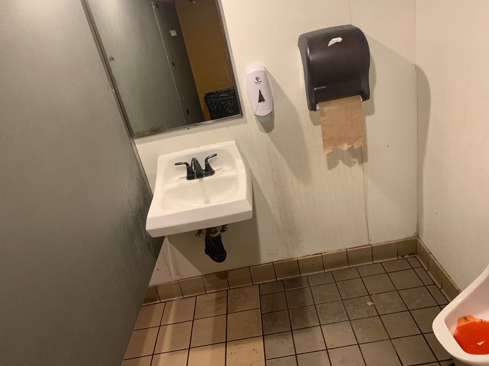 SIDELINES SPORTS BAR - Updated September 2025 - 71 Photos & 114 Reviews ...