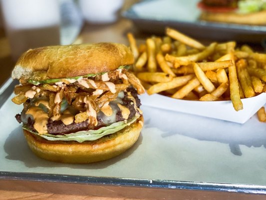 CHOM BURGER - Updated October 2025 - 116 Photos & 121 Reviews - 496 N ...