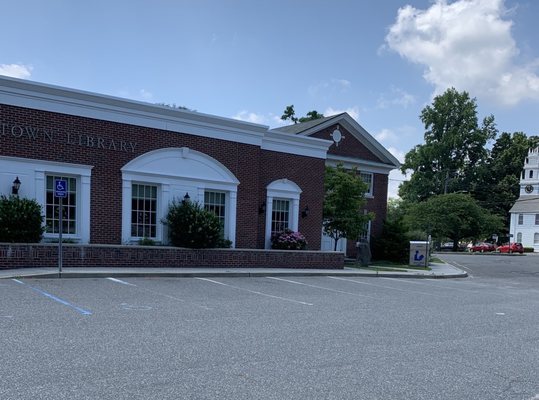 THE SMITHTOWN LIBRARY - Updated October 2025 - 15 Photos - 1 N Country ...