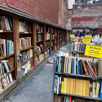 BRATTLE BOOK SHOP - Updated July 2024 - 226 Photos & 164 Reviews - 9 ...