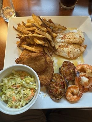 THE LOCAL TAVERN - Updated July 2025 - 1075 Bayshore Rd, Villas, New ...