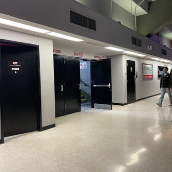 RAISING CANE’S RIVER CENTER - Updated January 2026 - 58 Photos & 15 ...