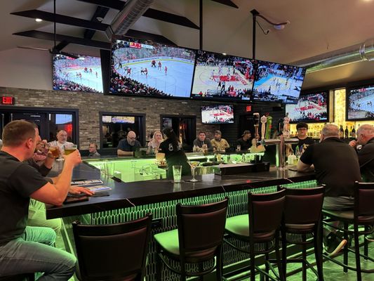 ENZO’S SPORTS BAR & WOOD-FIRE PIZZA - Updated July 2024 - 49 Photos ...