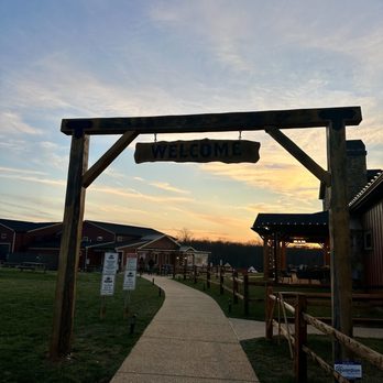 LONE OAK FARM BREWING COMPANY - Updated May 2025 - 352 Photos & 193 ...