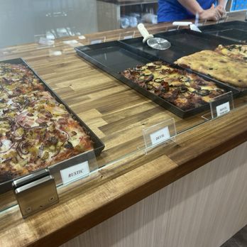 MAD PIZZA WORLD - Updated January 2025 - 44 Photos & 15 Reviews - 35 E ...