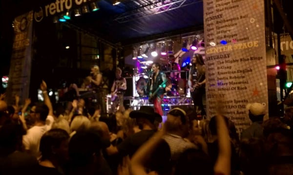 RETRO ON ROSCOE - Updated August 2024 - 15 Photos & 27 Reviews - 2000 W ...