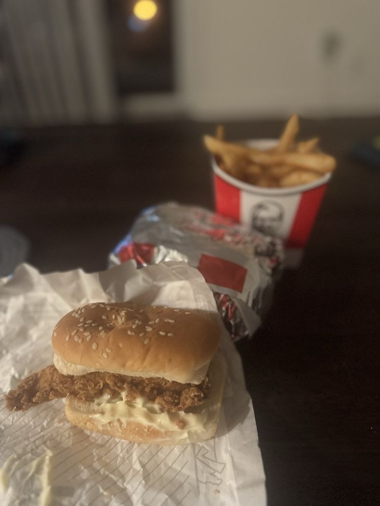 KFC - Updated October 2025 - 25 Photos & 41 Reviews - 101 S Weidman Rd ...