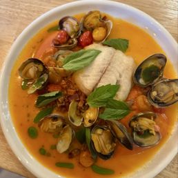 ROE - Updated October 2025 - 44 Photos & 28 Reviews - 207 Unity St ...