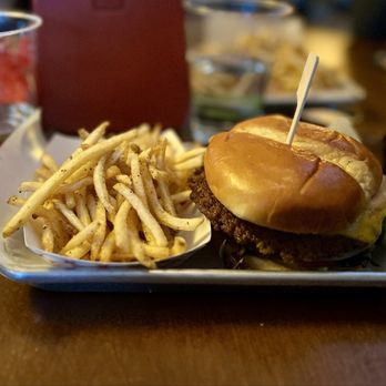 ROYCE - Updated June 2025 - 375 Photos & 264 Reviews - 115 Ridge St ...