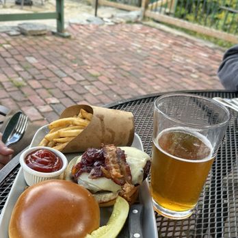 COMMON MAN RESTAURANT - Updated July 2025 - 79 Photos & 146 Reviews ...