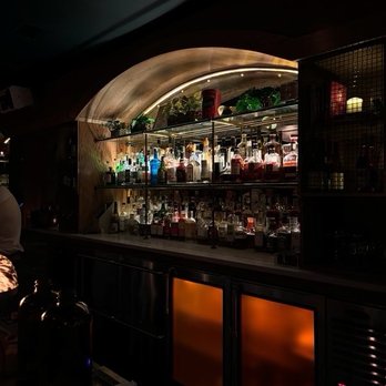 BISOUS - Updated July 2024 - 44 Photos & 24 Reviews - 938 W Fulton ...