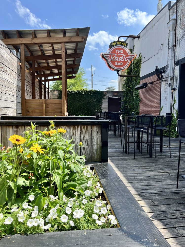 RADIO BAR - 71 Photos & 70 Reviews - 3079 Government St, Baton Rouge ...