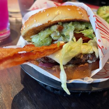 RED ROBIN GOURMET BURGERS AND BREWS - Updated June 2024 - 329 Photos ...