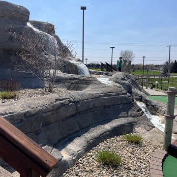 BIRDIES MINIATURE GOLF - Updated May 2024 - 98 Photos & 90 Reviews ...