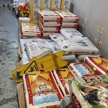 LEE’S MERCED COMMUNITY FOOD MARKET - Updated April 2025 - 178 Photos ...