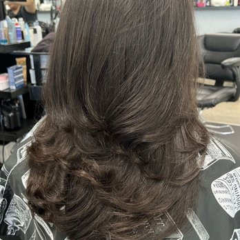 Vicky's hair salon store