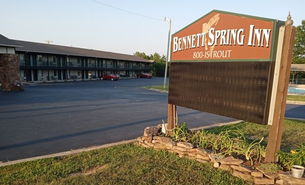 BENNETT SPRING INN - Updated December 2025 - 14 Photos - 11525 Highway ...
