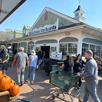 DELICIOUS ORCHARDS - Updated October 2025 - 661 Photos & 393 Reviews ...