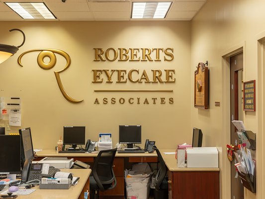ROBERTS EYECARE ASSOCIATES - VESTAL - Updated January 2026 - 20 Photos ...