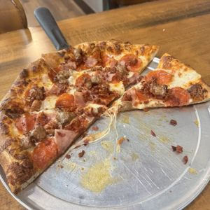 UNIVERSAL PIZZA - Updated October 2025 - 14 Photos & 19 Reviews - 2226 ...
