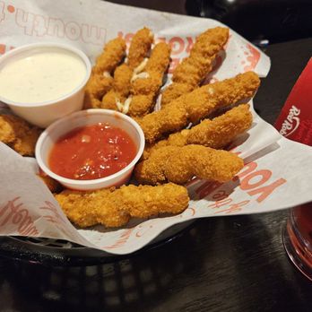 RED ROBIN GOURMET BURGERS AND BREWS - Updated June 2024 - 464 Photos ...