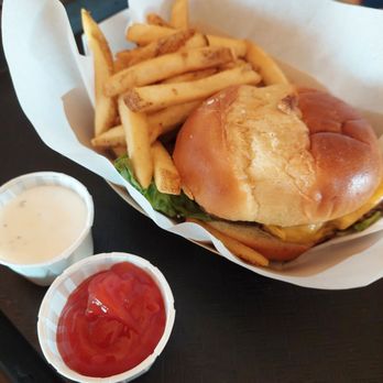 SAFARI CAFE AT FRESNO CHAFFEE ZOO - Updated December 2025 - 43 Photos ...