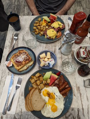 SIEMPRE RESTAURANT - 115 Photos & 98 Reviews - 348 Front Street W ...