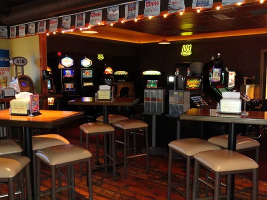 SID’S EAST SIDE BAR & GRILL - Updated December 2025 - 10 Photos & 20 ...