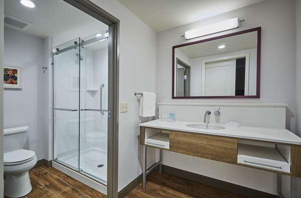 HAMPTON INN & SUITES ROSEBURG - 81 Photos & 44 Reviews - 1620 NW ...