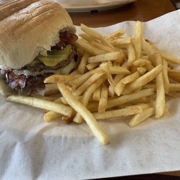 BURGER IN THE SQUARE - Updated October 2025 - 87 Photos & 154 Reviews ...