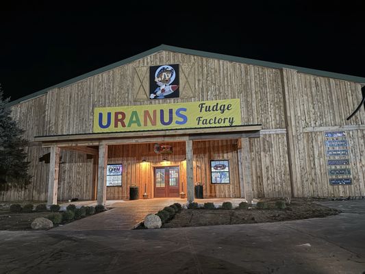 URANUS FUDGE FACTORY - Updated September 2025 - 143 Photos & 19 Reviews ...