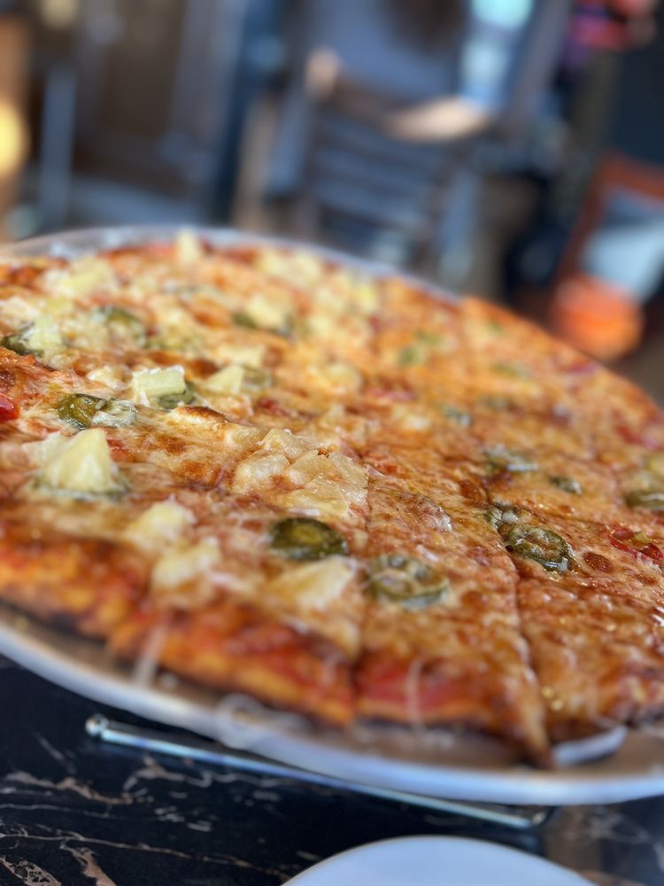 THE LAST ROUND TAVERN - Updated June 2024 - 219 Photos & 153 Reviews ...