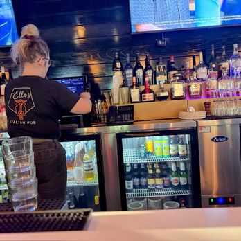 ELLA’S ITALIAN PUB - GENEVA - Updated December 2025 - 124 Photos & 149 ...
