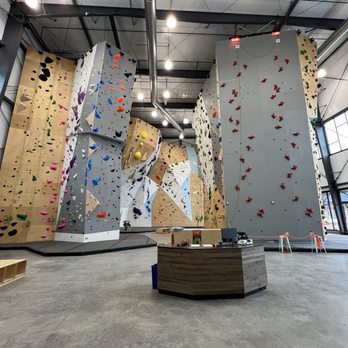 PORTLAND ROCK GYM - BEAVERTON - Updated December 2025 - 43 Photos & 11 ...