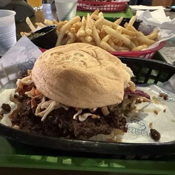 FOX DEN - Updated July 2025 - 30 Photos & 16 Reviews - 616 W Virginia ...