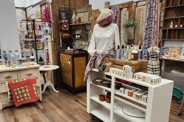 LAZY DAISY GIFT STORE - YORKTOWN - 12 Photos - 5007 Victory Blvd ...