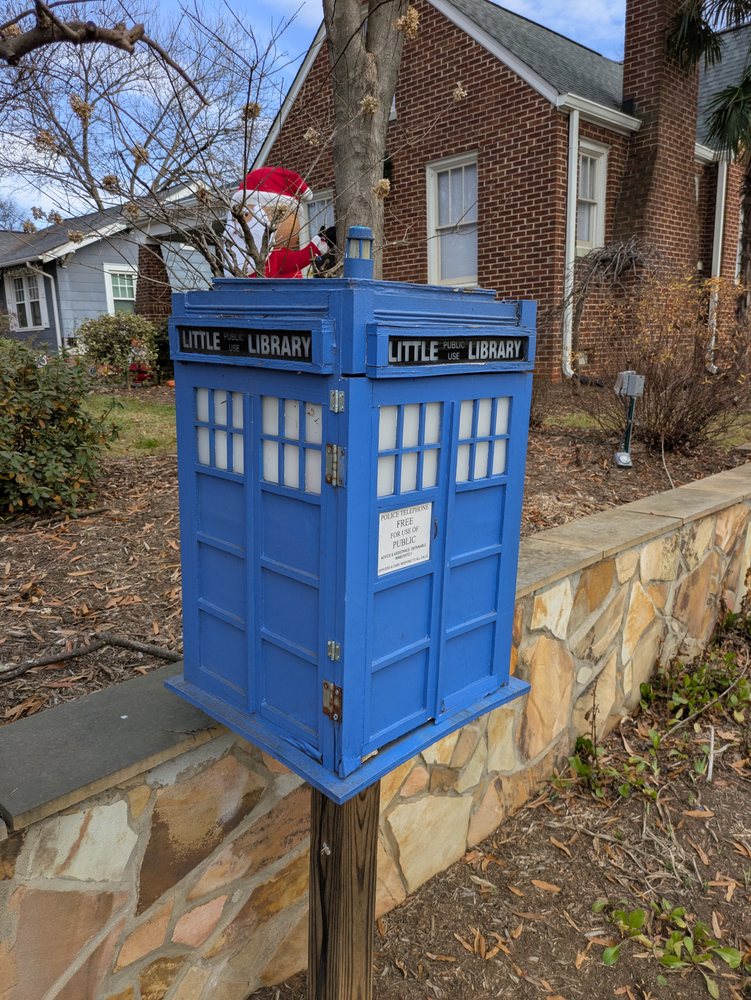 TARDIS LITTLE LIBRARY - Updated October 2025 - 401 W 2nd St, Charlotte ...